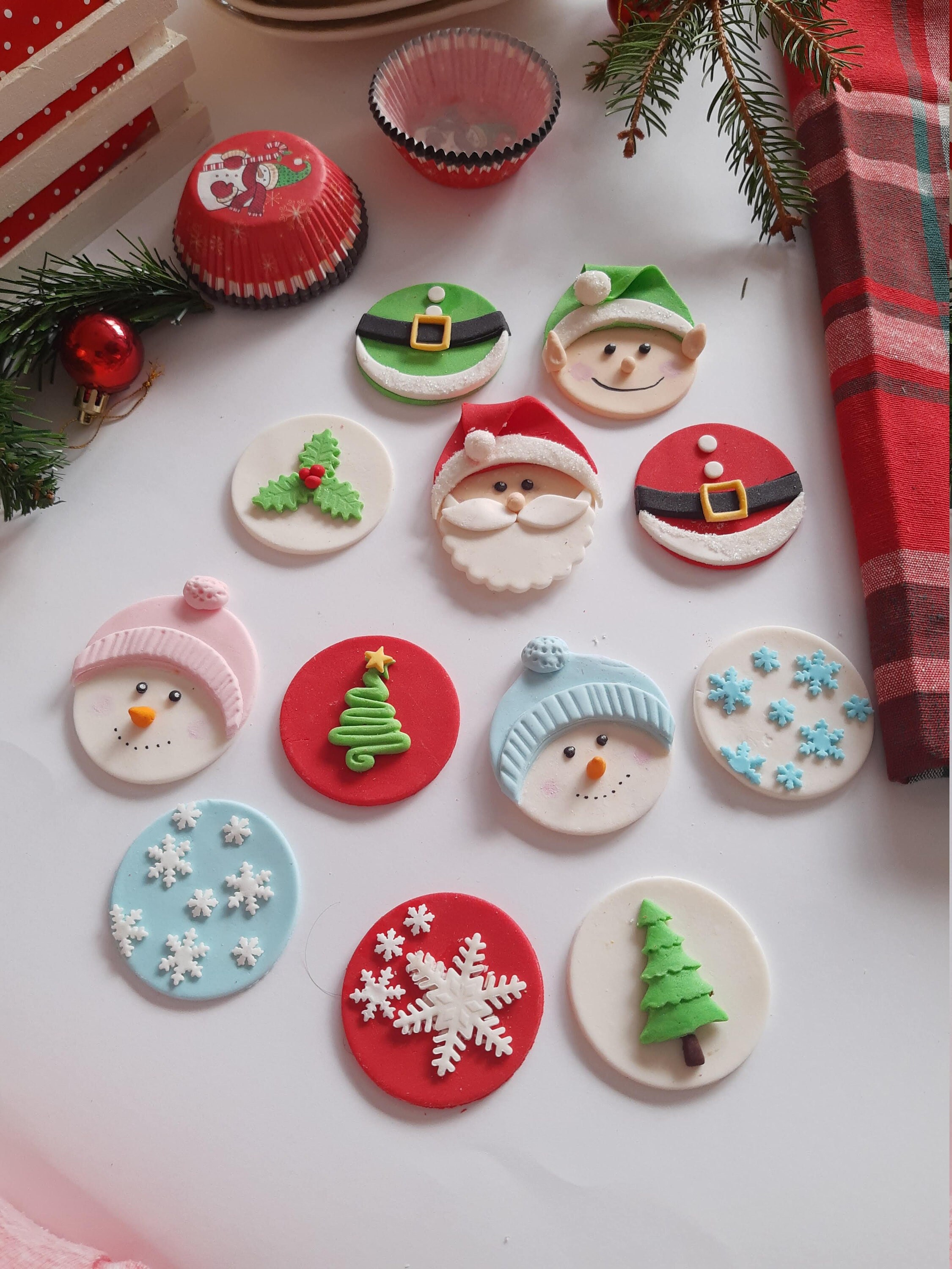 Christmas Cupcake Fondant Topper Santa Topper Snowman Cupcakes ...