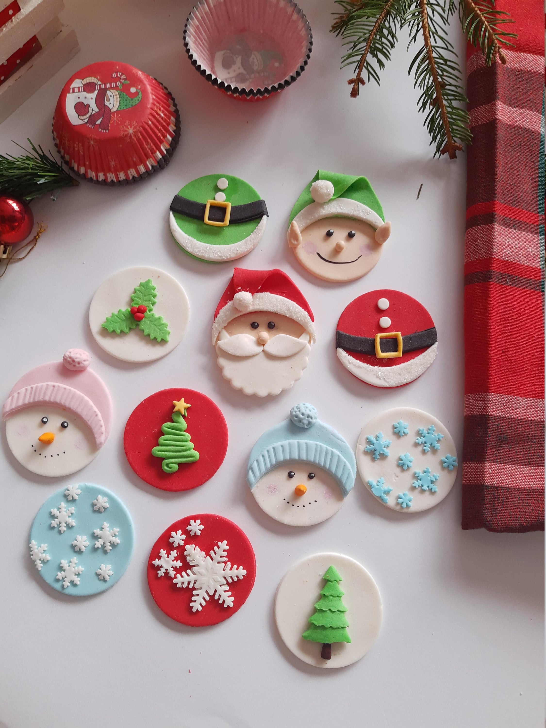 Christmas Cupcake Fondant Topper Santa Topper Snowman Cupcakes ...