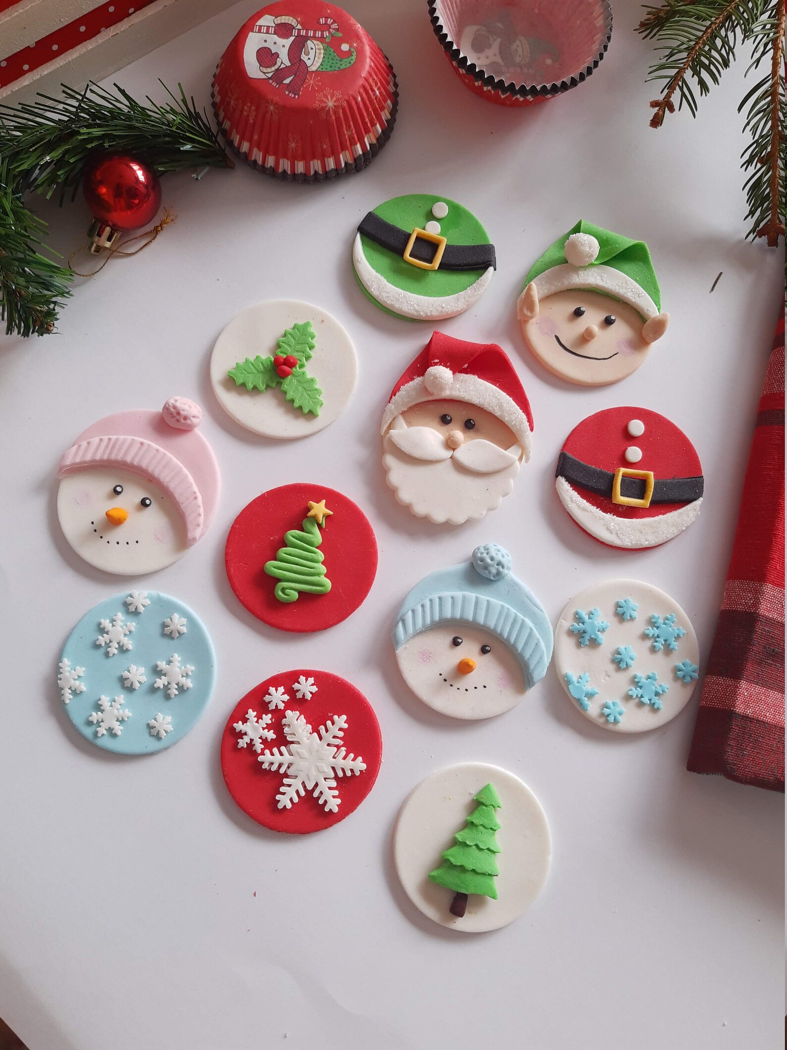 Christmas Cupcake Fondant Topper Santa Topper Snowman Cupcakes ...