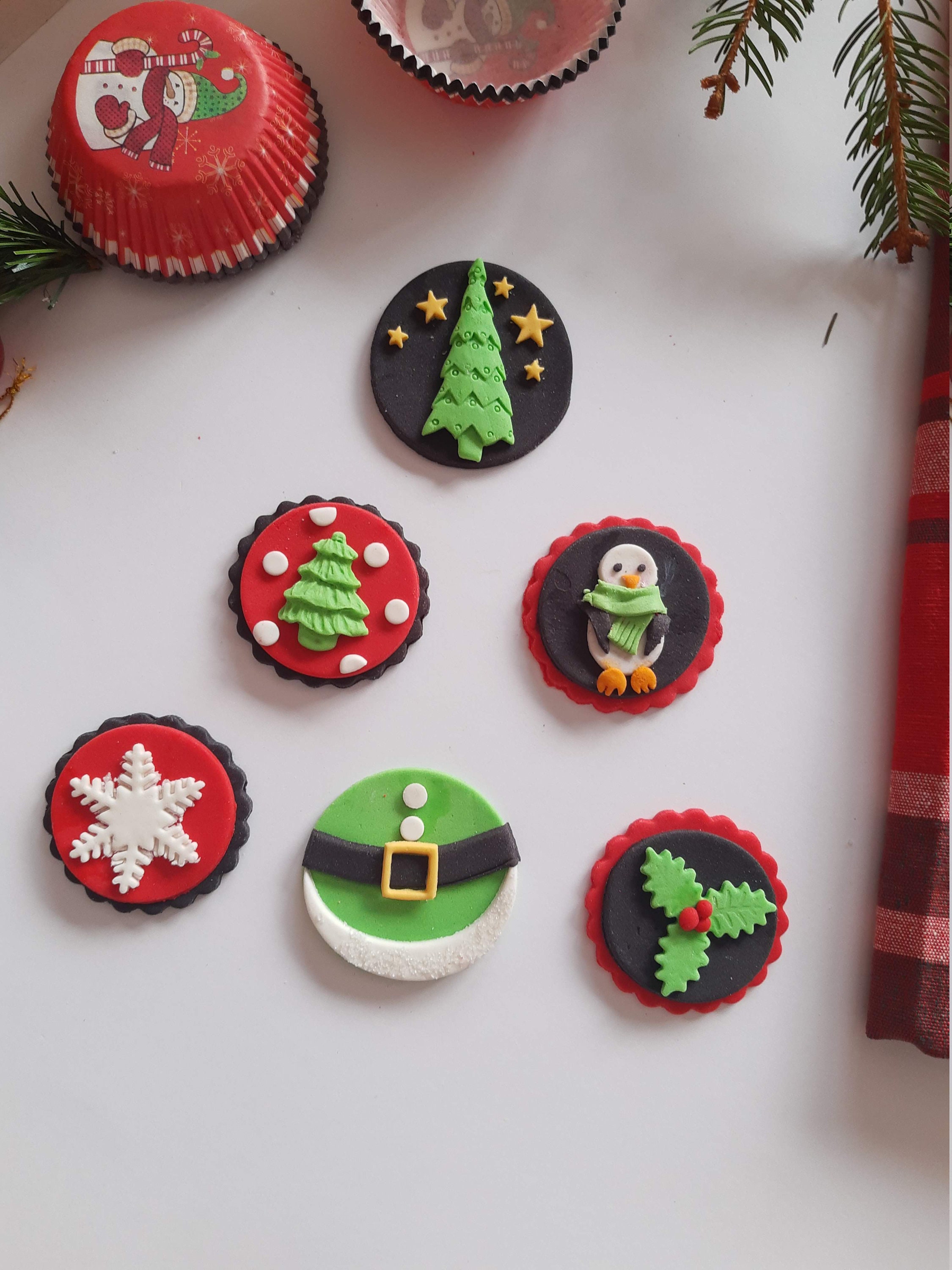 Christmas Cupcake Fondant Topper Santa Topper Snowman Cupcakes ...