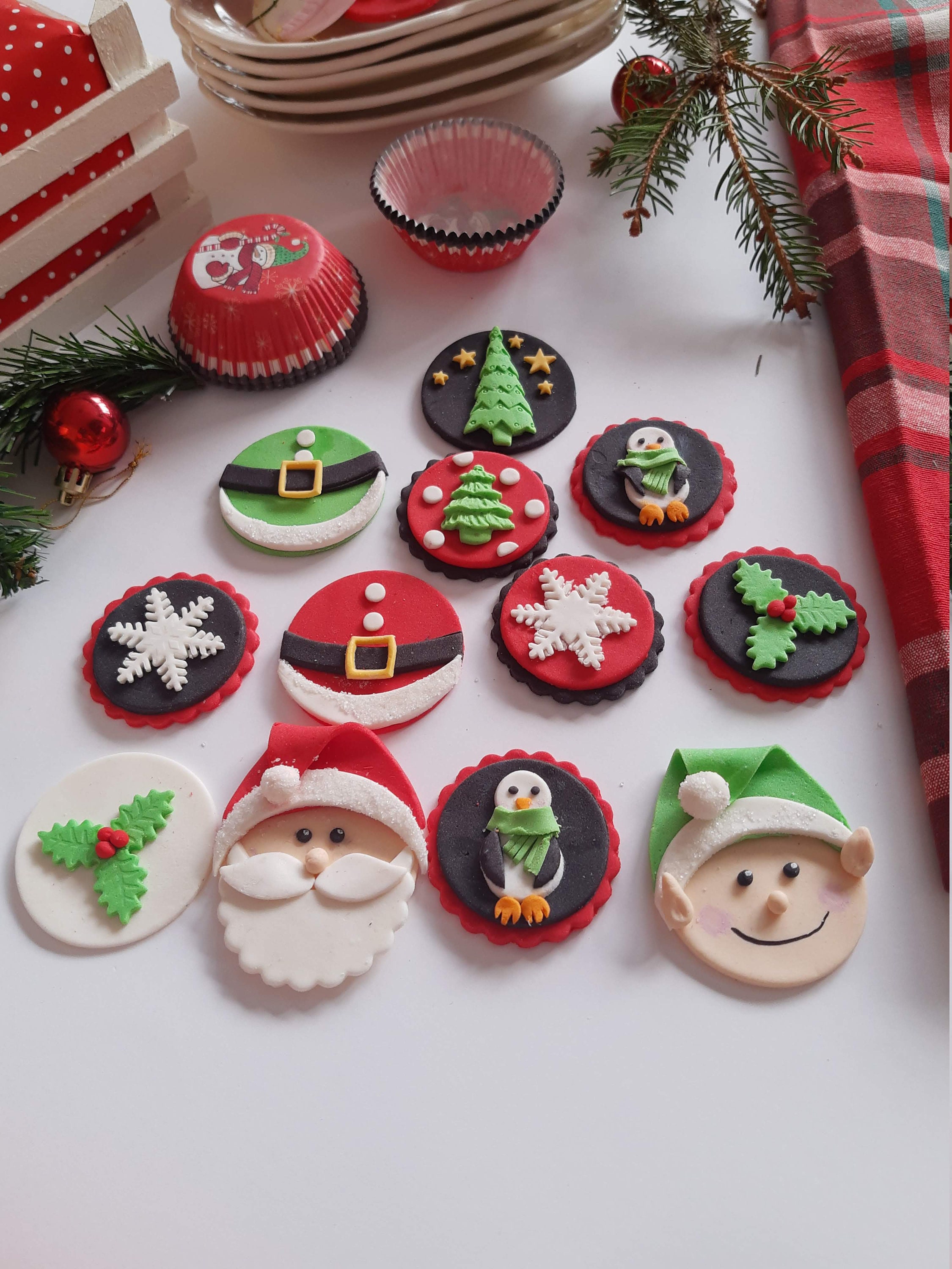 Christmas Cupcake Fondant Topper Santa Topper Snowman Cupcakes ...