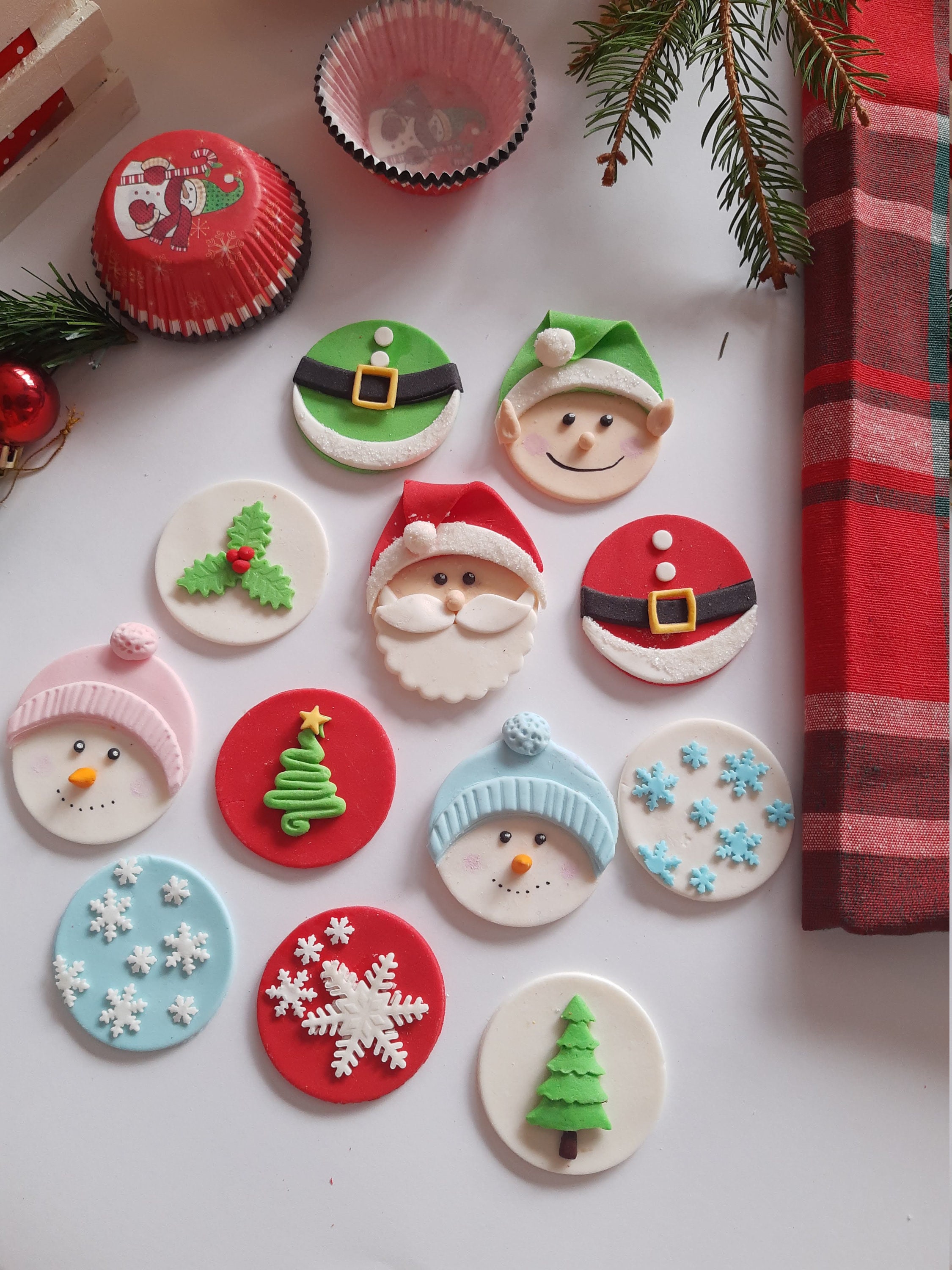 Christmas Cupcake Fondant Topper Santa Topper Snowman Cupcakes ...