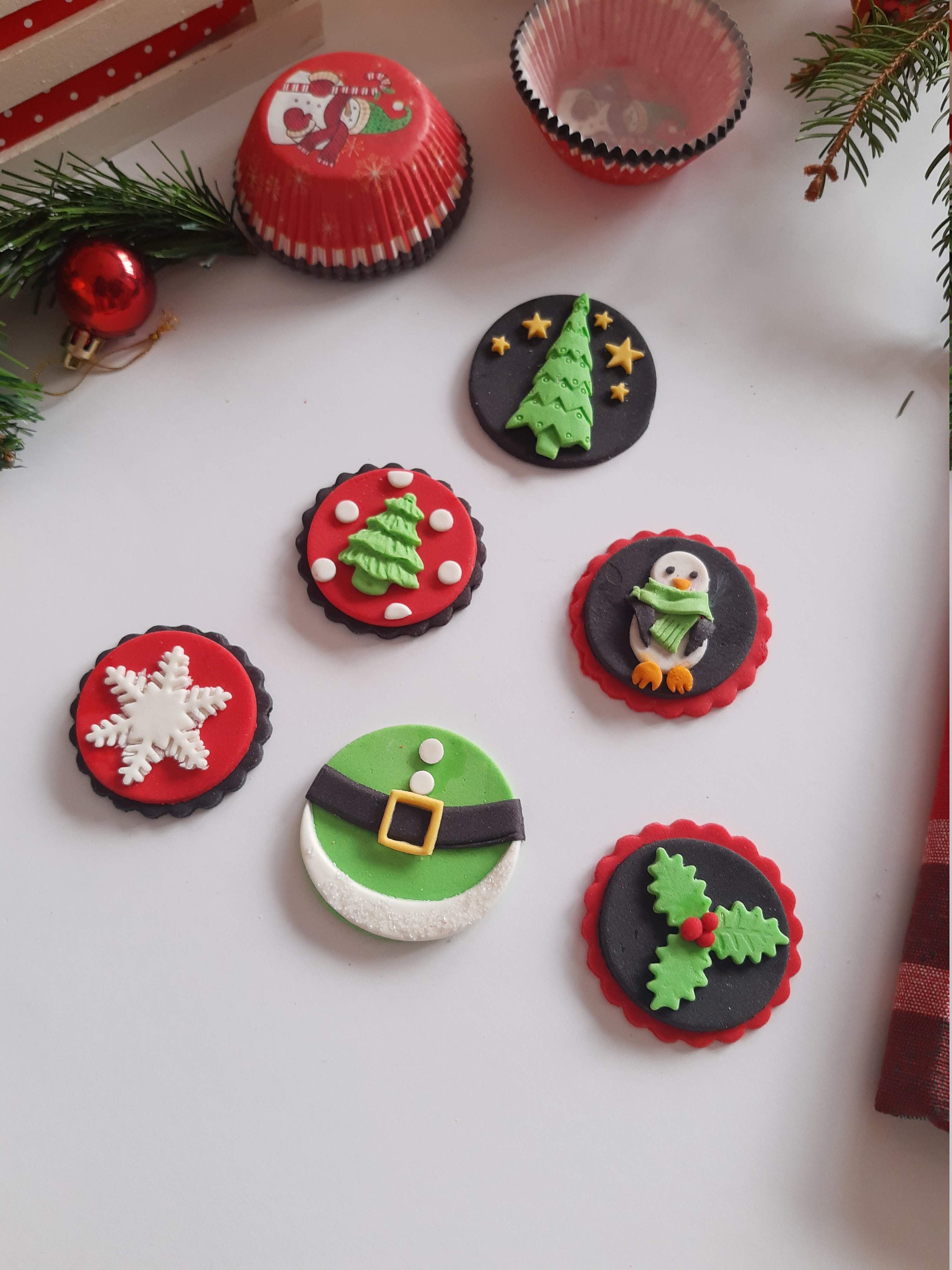 Christmas Cupcake Fondant Topper Santa Topper Snowman Cupcakes ...