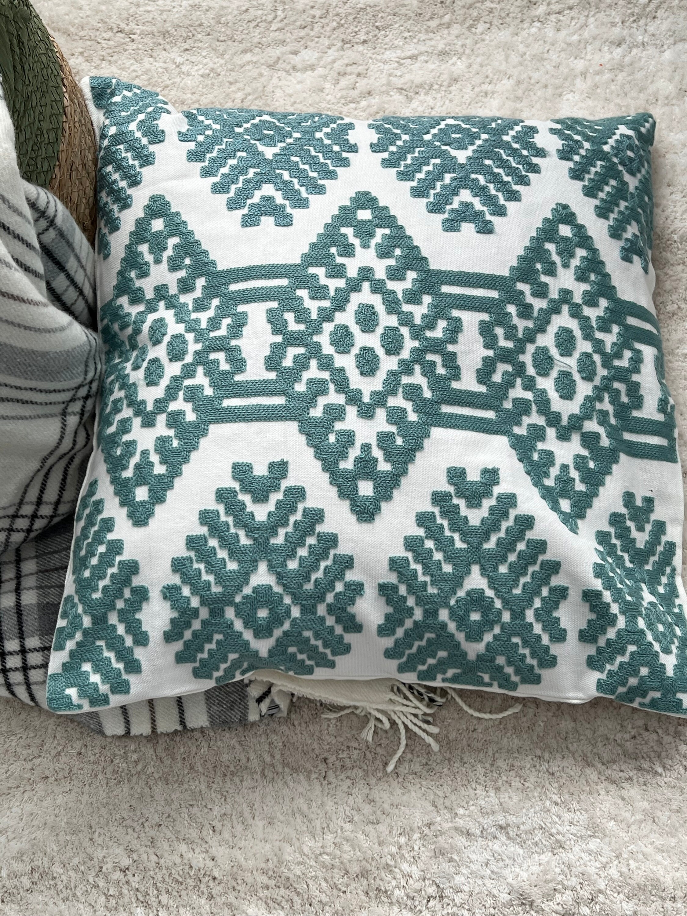 Decorative Pillow Cover, Machine Embroidery Pillow Cover , Decorative ...