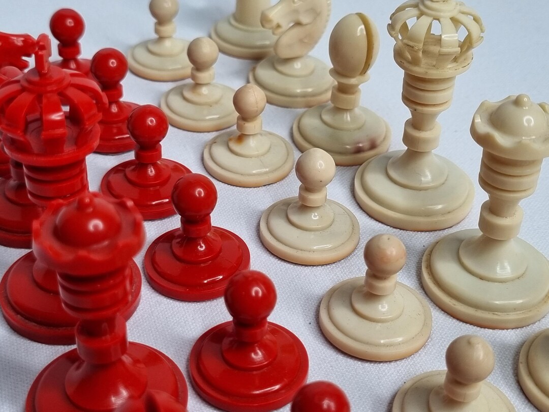 Vintage Chess Set in Red and White ABS Plastic, Weighted Pieces ...