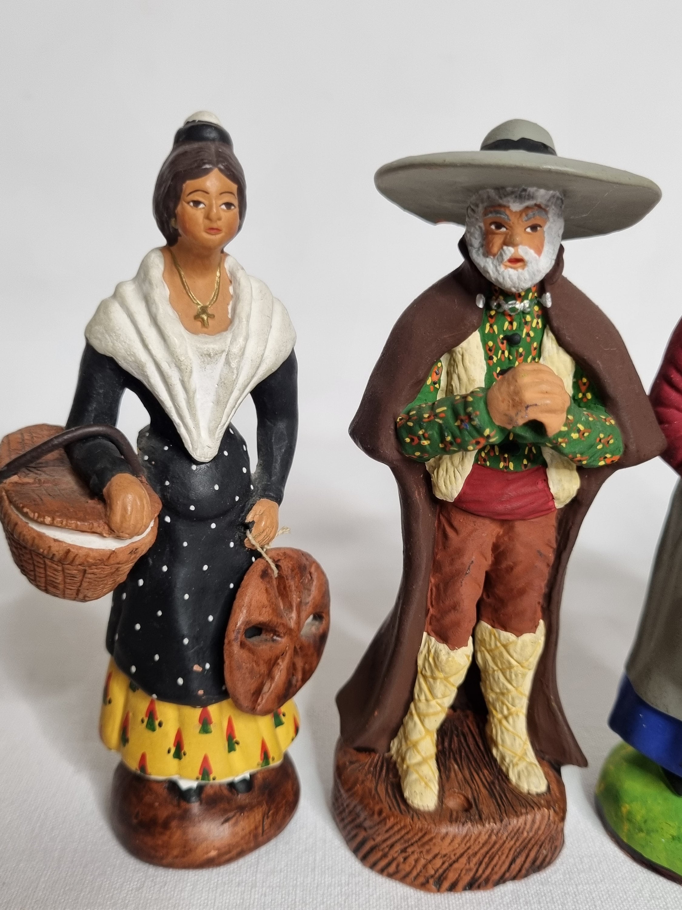 Ensemble de 4 santons de Provence vintage dont un signé Carbonel, 13 cm ...