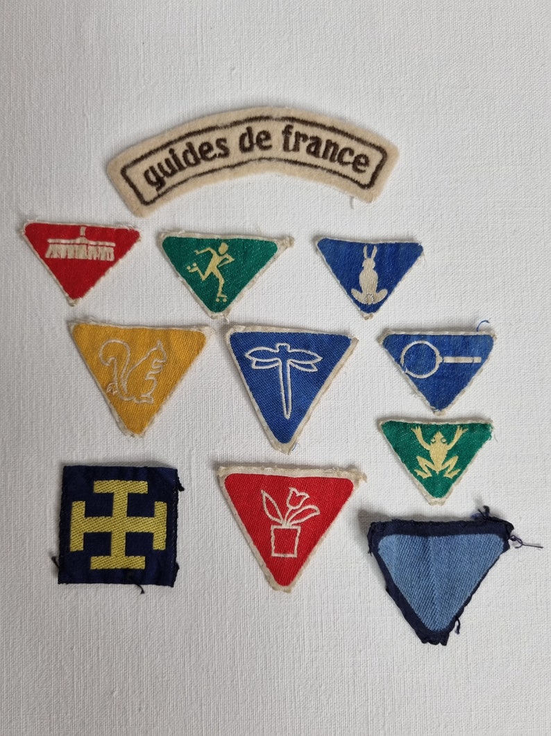 Set of 11 Embroidered Cloth "scouts and Guides De France" Badges ...