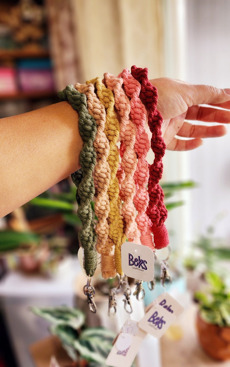 Macrame Spiral Keychain, Macrame Spiral Wristlet - Etsy