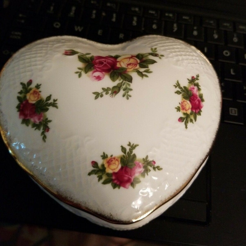 Royal Albert Bone China Old Country Roses Heart Trinket Box Candy Dish ...
