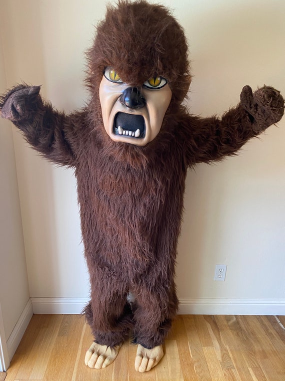 Bigfoot Saskwatch Werewolf Mascot Costume Gem