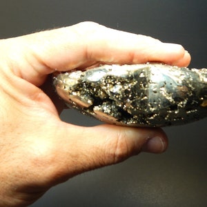 Pyrite Crystal Heart Palm Stone, Iron Pyrite Geode, Healing Crystals ...