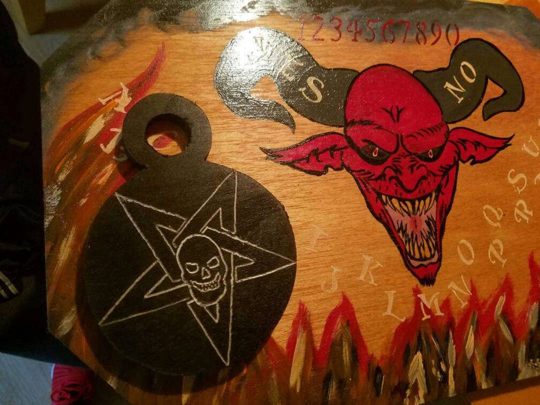 The Devil Head Ouija Board / Spirit Board. Conjure up Devils Demons ...