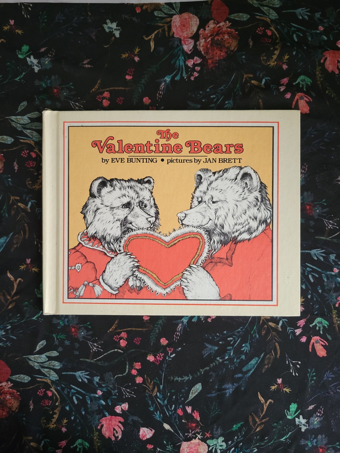 The Valentine Bears by Eve Bunting, Illustrated by Jan Brett, 1983 - Etsy