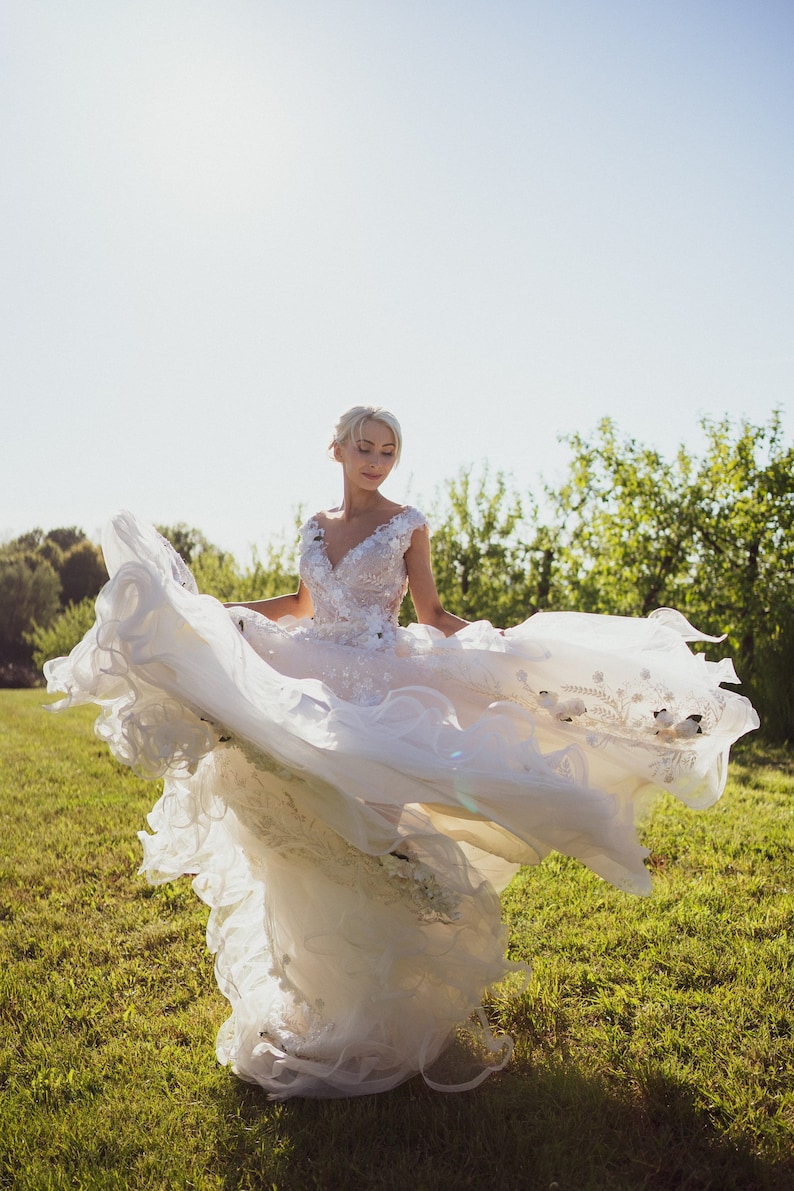 Off-white Princess Wedding Dress inga Ezergale Design Roses 2 - Etsy