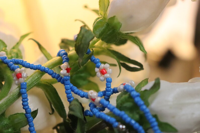 Cadena Daisy de color rojo, azul y blanco perlado - Etsy España