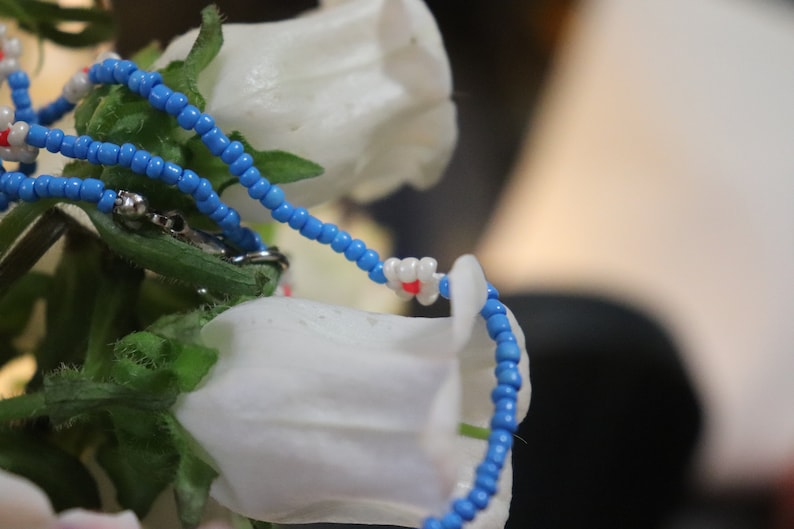 Cadena Daisy de color rojo, azul y blanco perlado - Etsy España