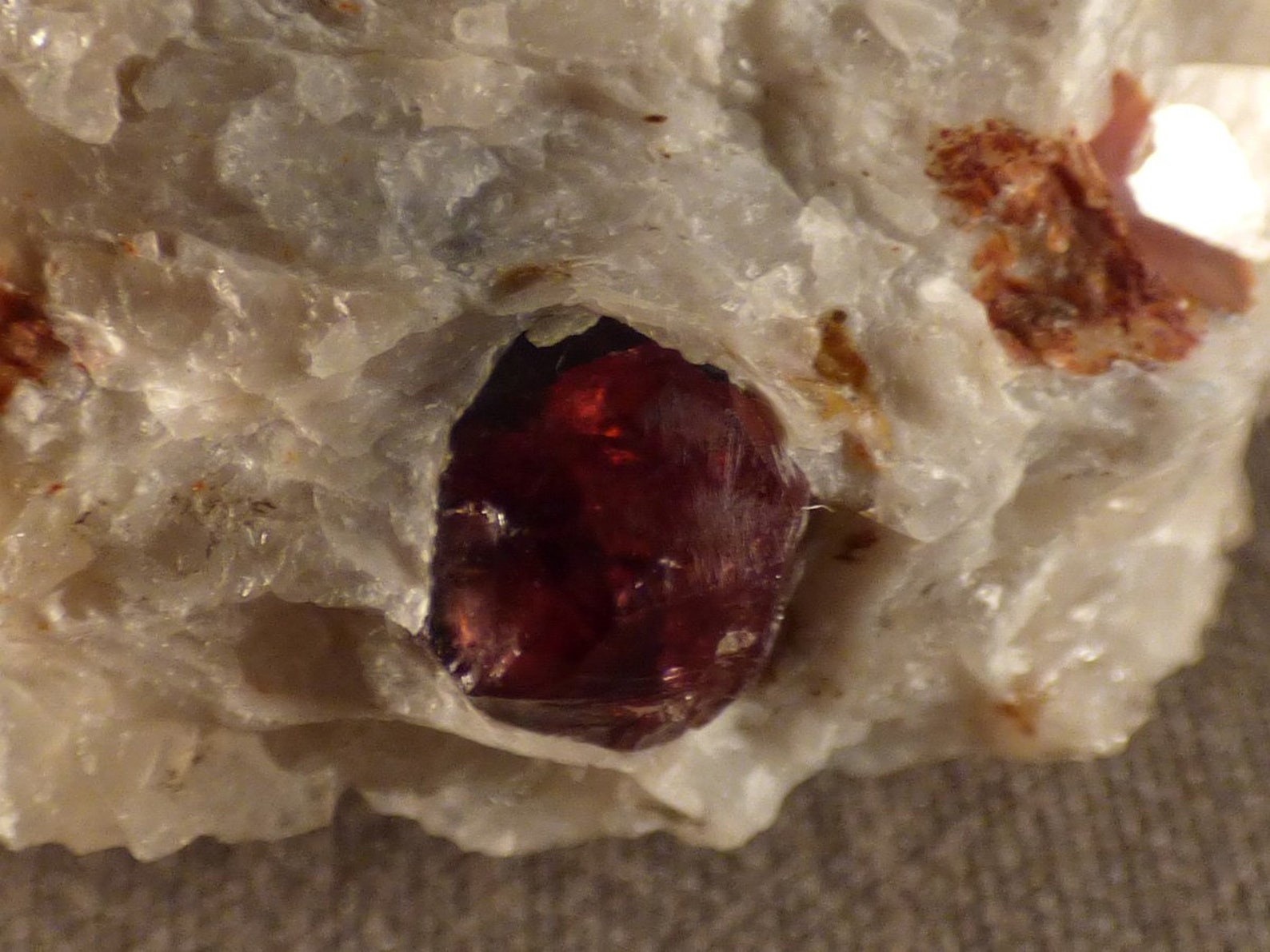 Granate de pirópo rojo natural de Namibia en espécimen de - Etsy España