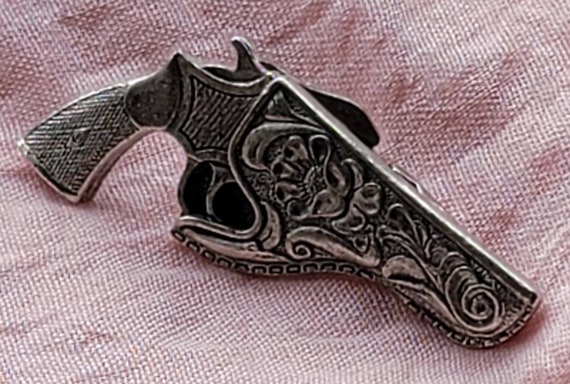Vintage Revolver in holster Tie clip - Gem
