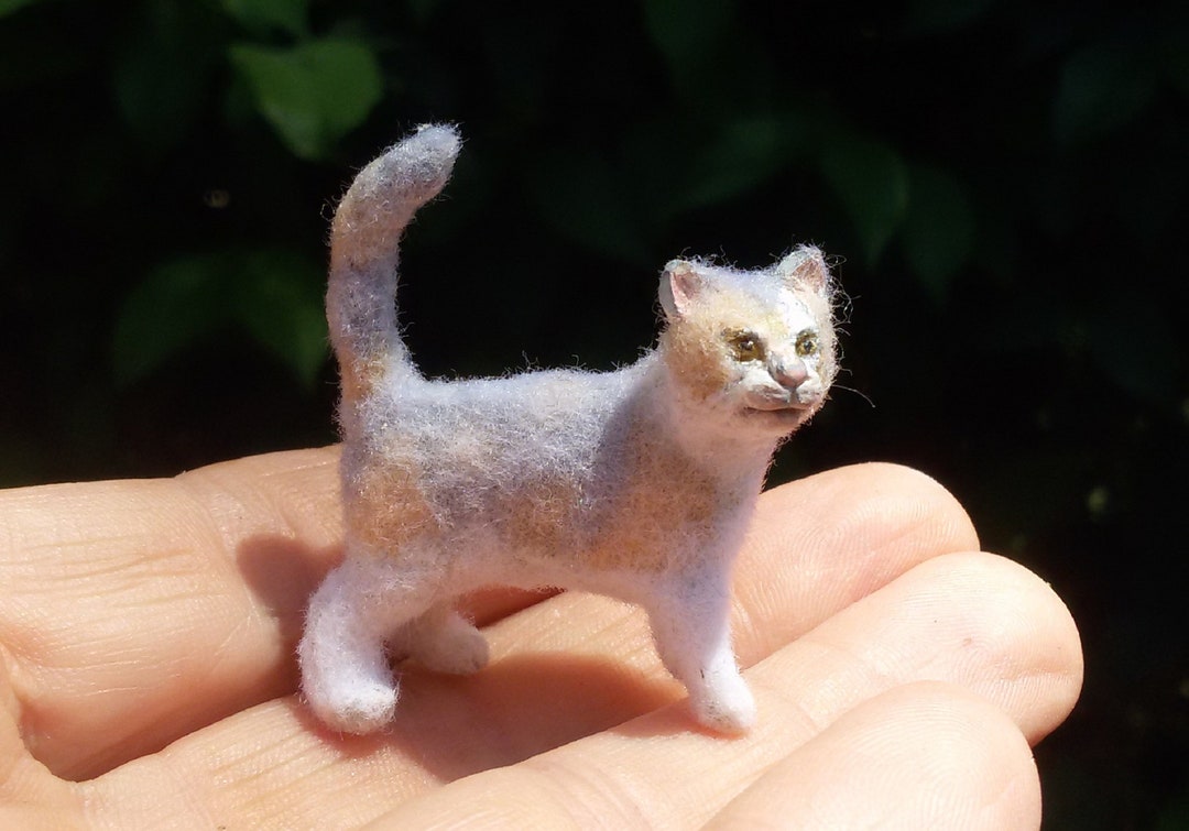 Dolhouse Miniature Calico Cat, Scale 1:12 Tricolor Cat, Miniature ...