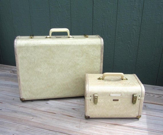 Towncraft Vintage Train Case: Beige Mid Century Carry… - Gem