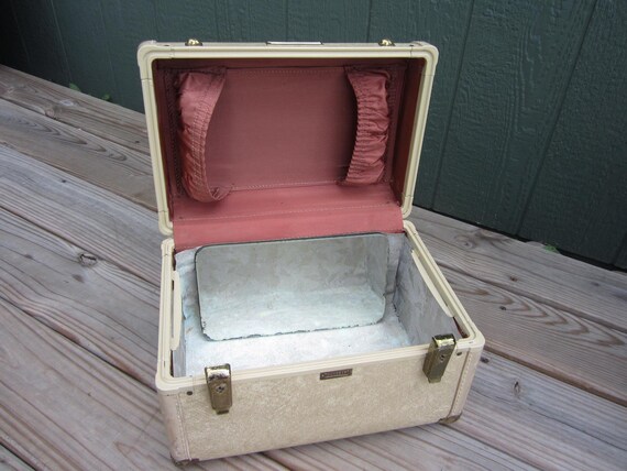 Towncraft Vintage Train Case: Beige Mid Century Carry… - Gem