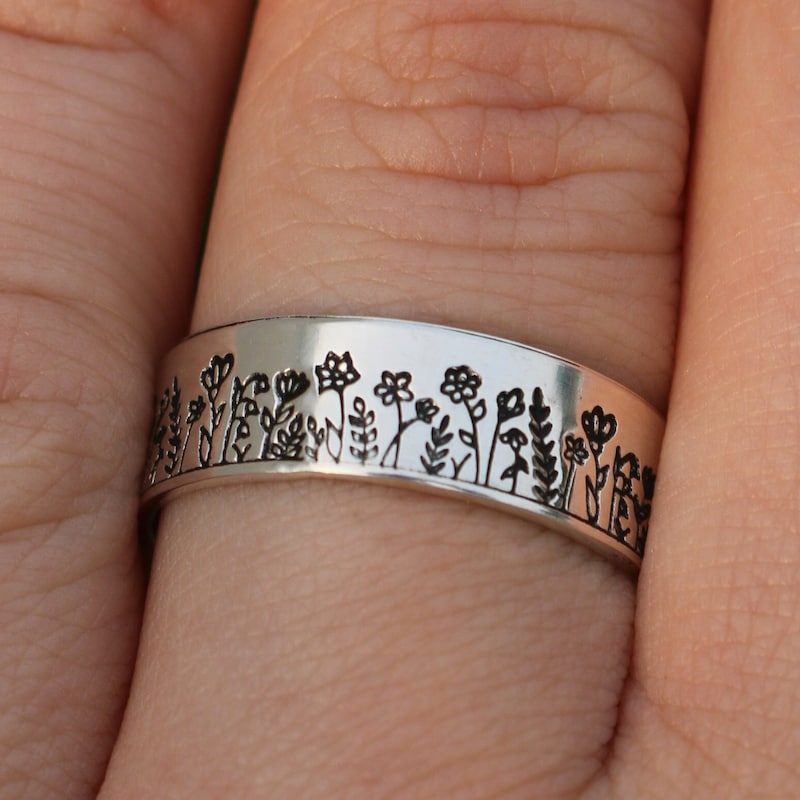 Wildflower Signet Ring - Etsy