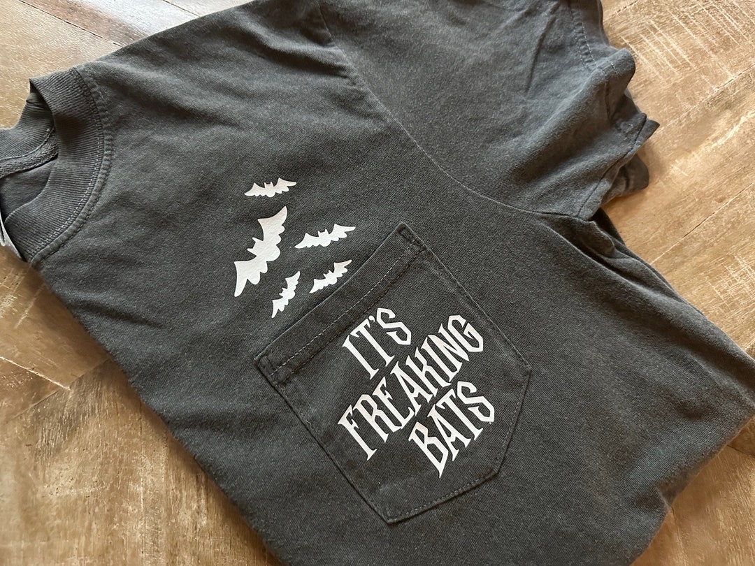 FREAKING BATS Shirt HALLOWEEN T-shirt Unisex Shirt Spooky Season - Etsy