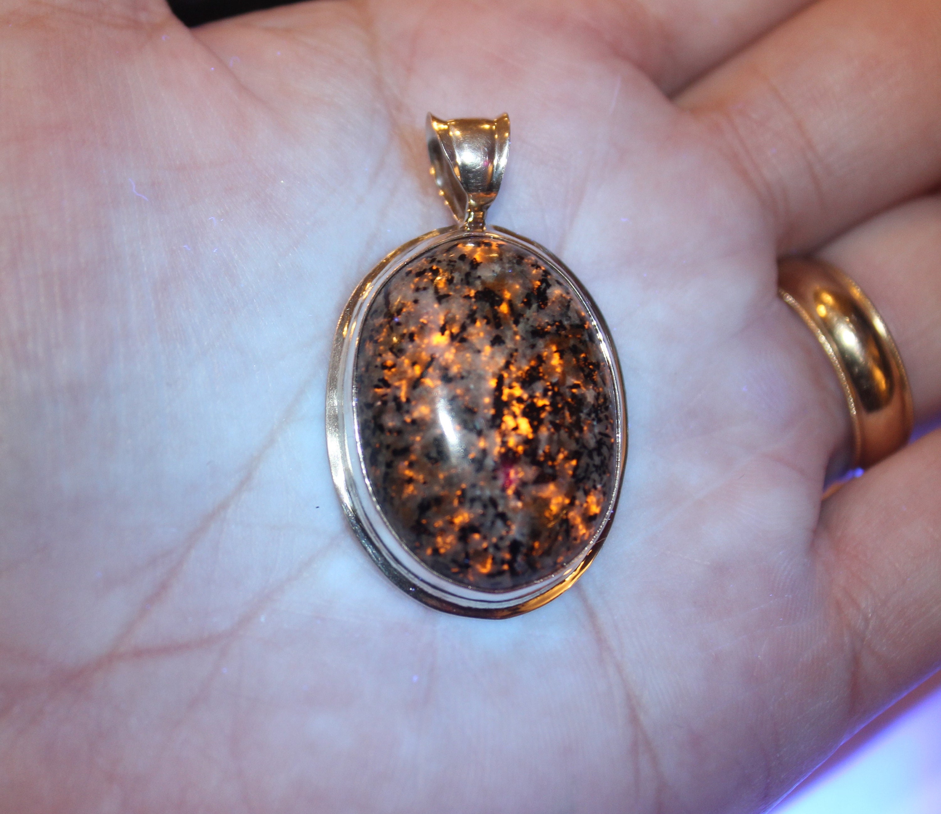 Yooper Sodalite Fluorescent Necklace YSN-1