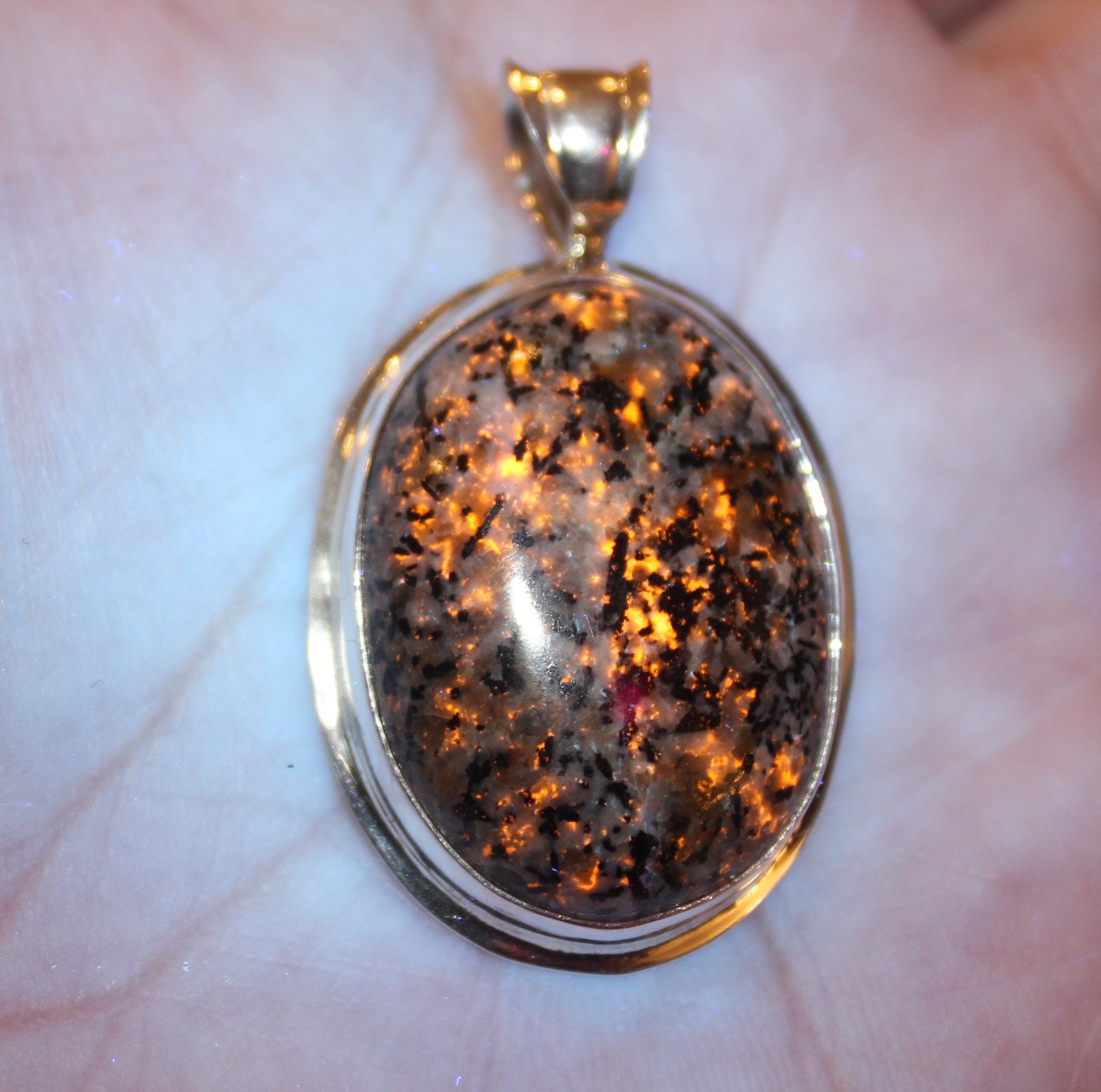 Yooper Sodalite Fluorescent Necklace YSN-1