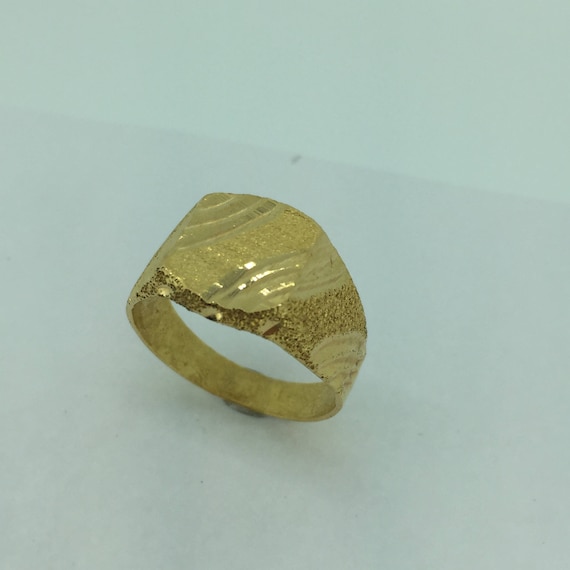 18kt Yellow Gold Men's Signet Diamond Cut and Satin F… - Gem