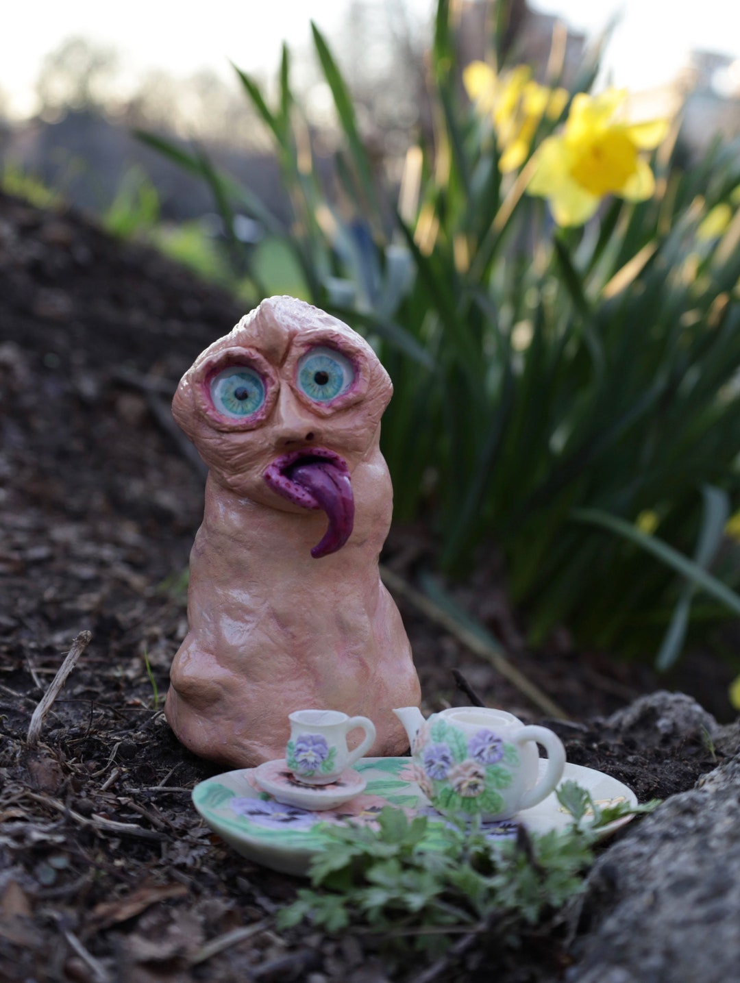 Creepy Garden Alien - Etsy