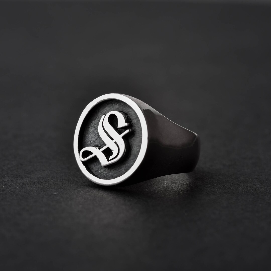 Round Old English Letter Signet Ring | Silver Letter | Name Ring | Initial Ring | 925 | Oval ...