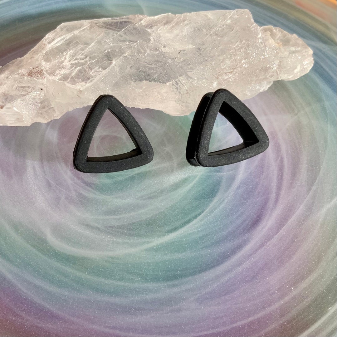 Black Alien Pyramids Silicone Triangle Shaped Ear Plugs Gauges Tunnels ...