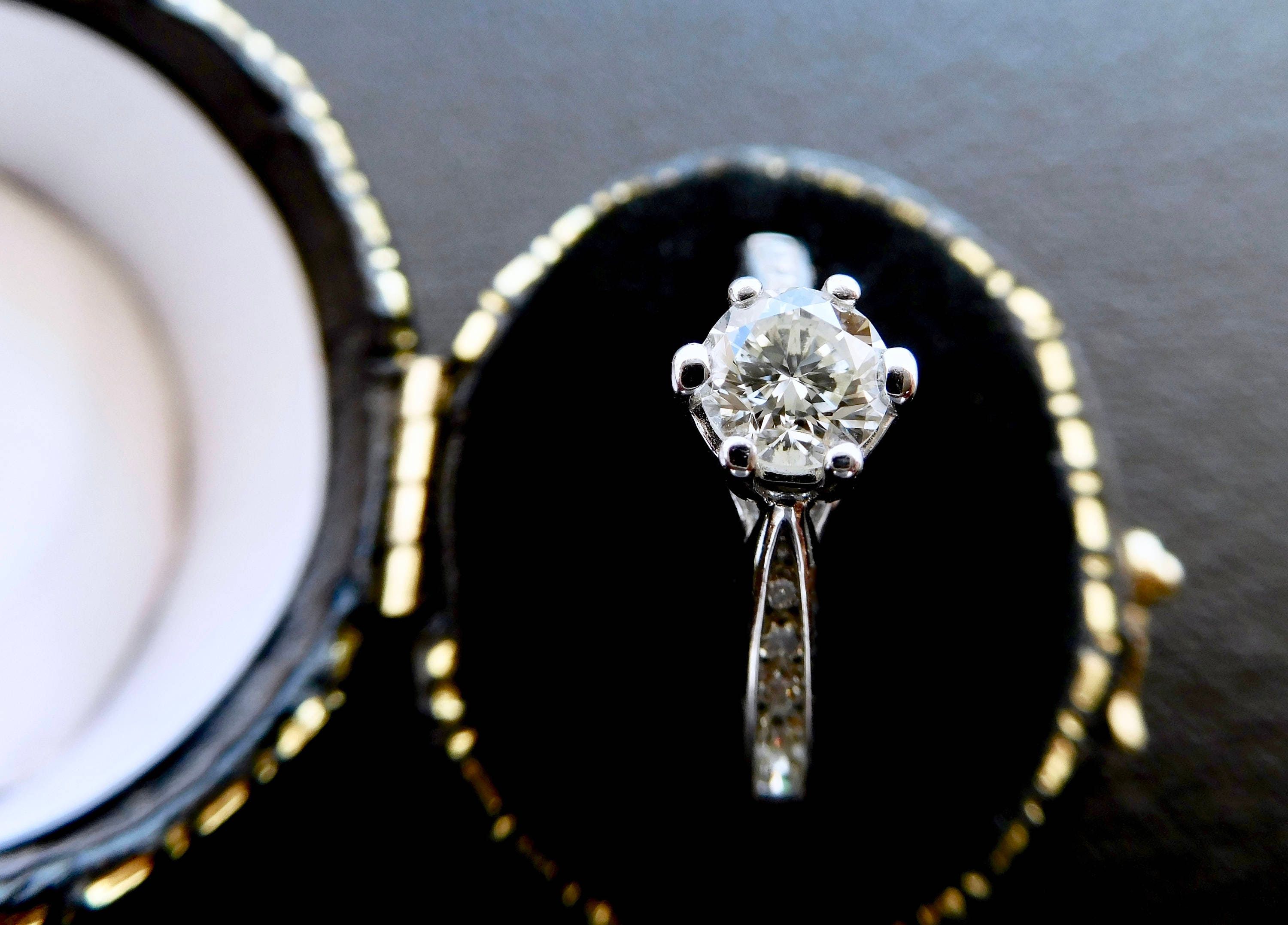 Classic 18ct & Diamond Engagement Ring Brilliant Cut Diamond - Etsy