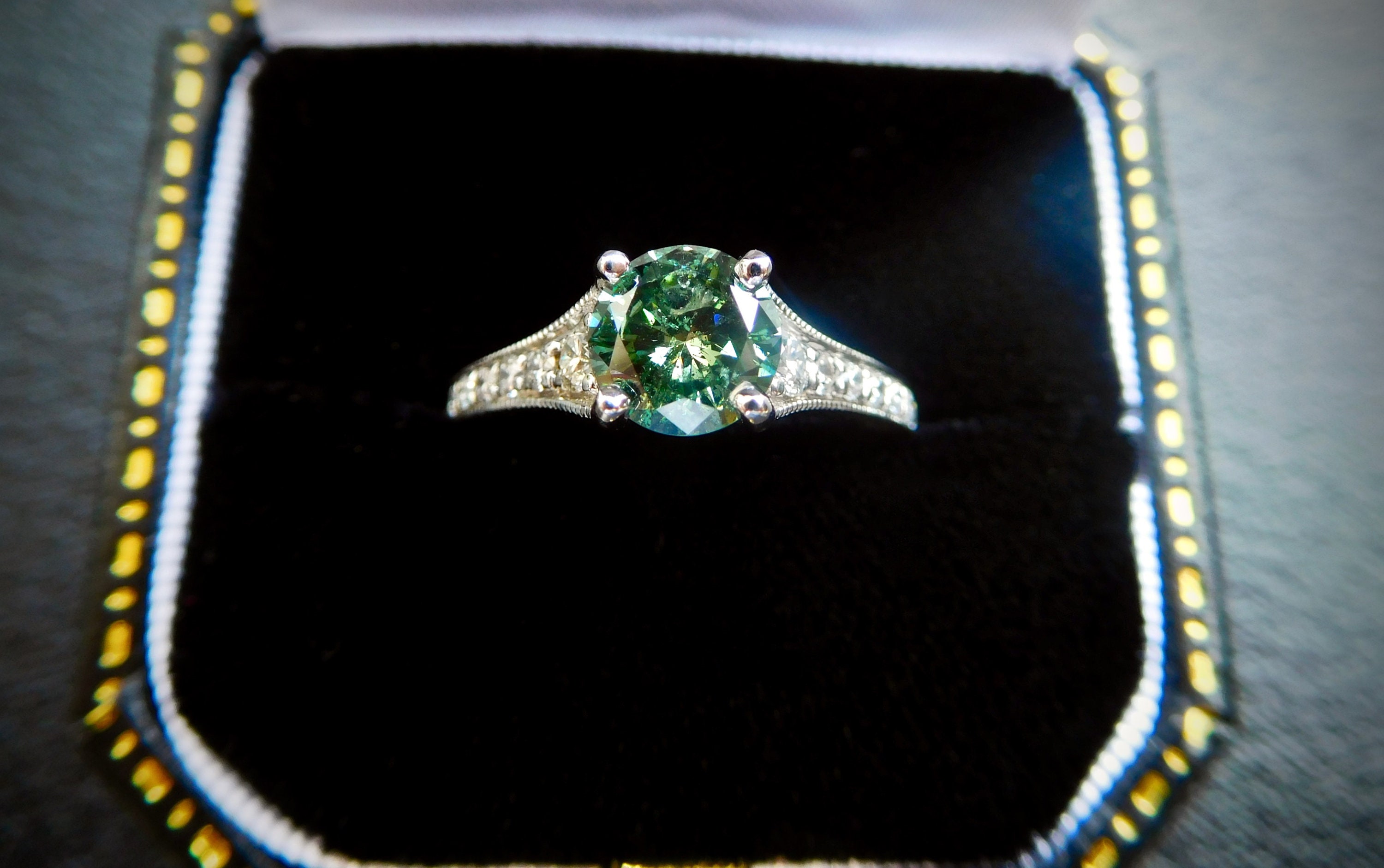 Fancy Green Diamond Ring