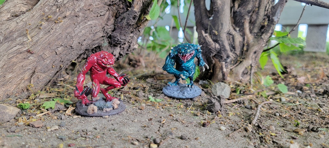 Dungeons and Dragons Red and Blue Slaad Miniatures - Etsy