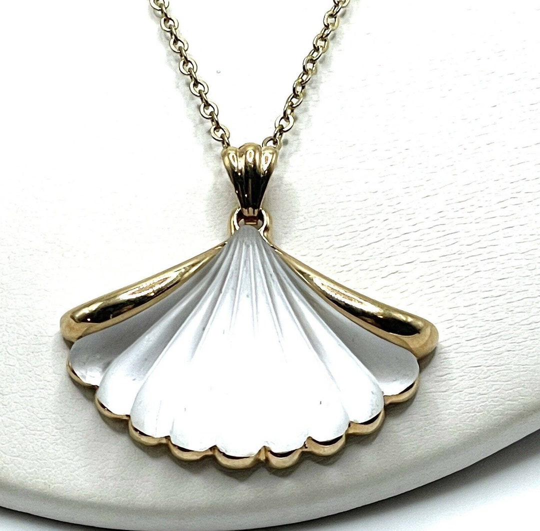 1981 Avon White Frosted Lead Crystal Gold Shell Pendant Necklace - Etsy