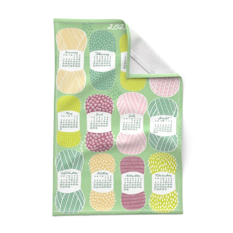 2026 Calendar Tea Towel - 2026 Calendar Yarn de marketa_stengl - Toalla ...