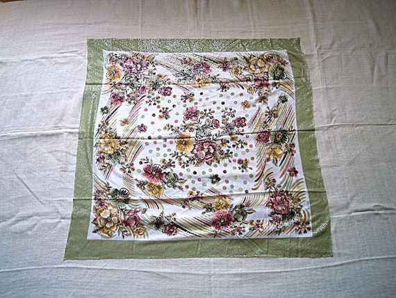 Chartreuse floral shawl - Gem