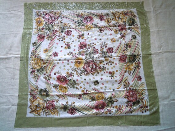 Chartreuse floral shawl - Gem