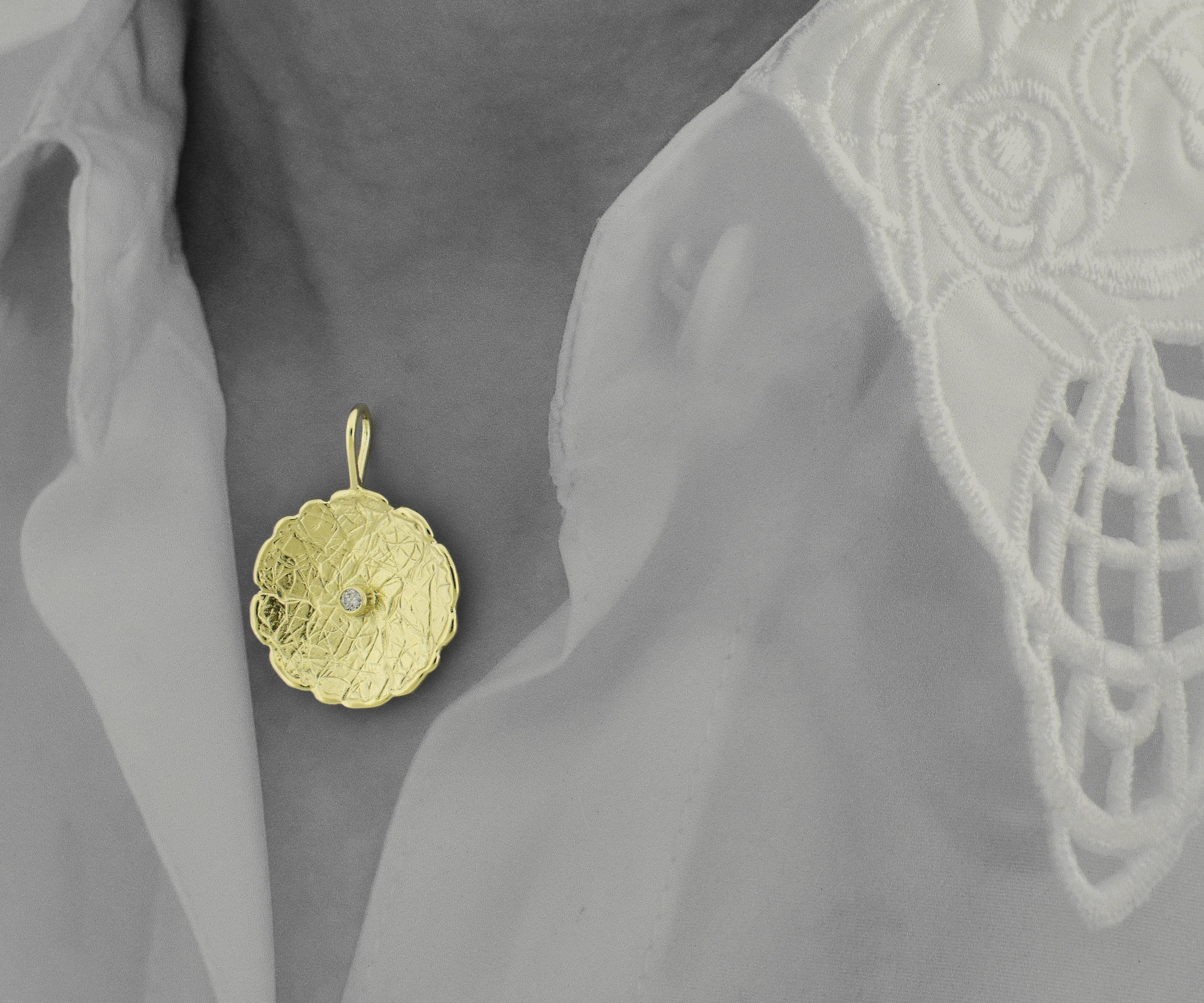 Solid Gold Medallion Pendant 14K Diamond Circle Pendant - Etsy