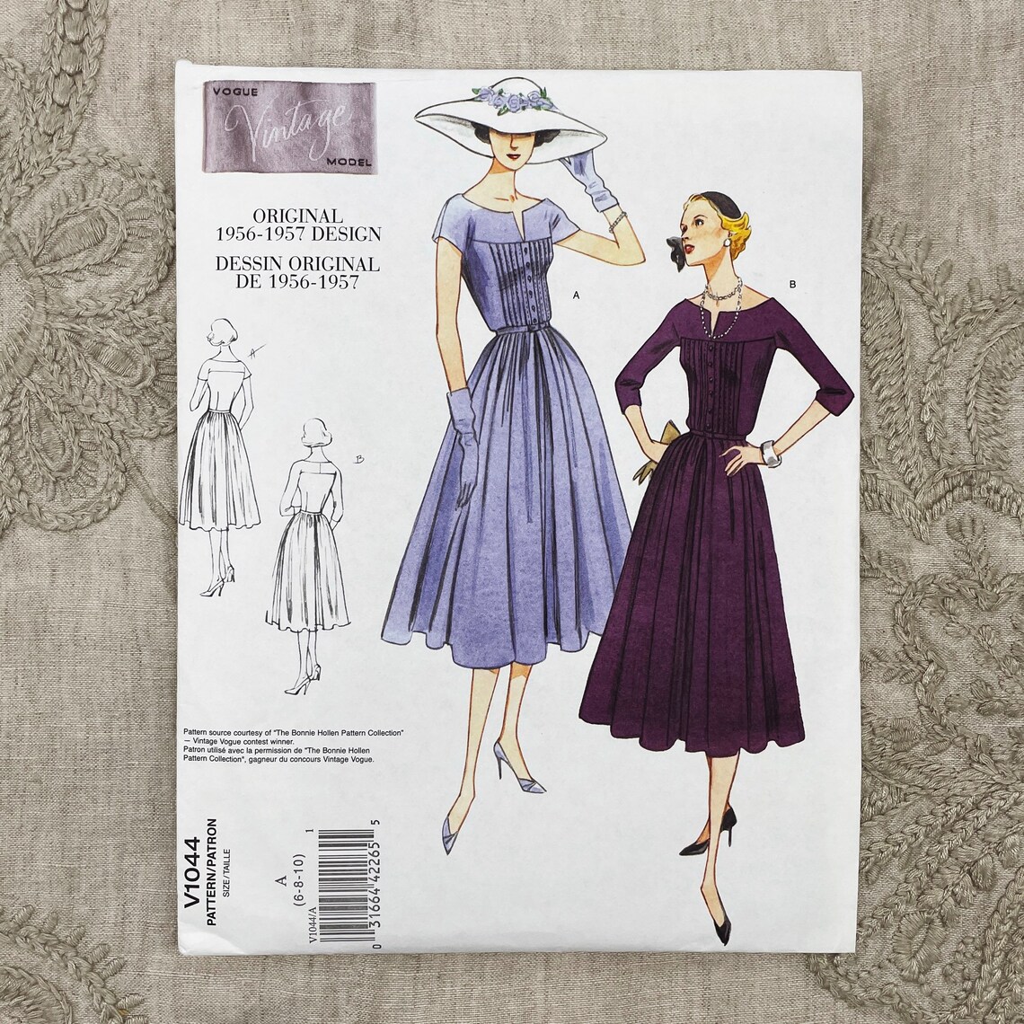 Vogue 1044 - 1950年代復刻版 ワイドネック、ピンタック、フィット＆フレア ドレス型紙 - サイズ 6-10 (30.5-32. ...