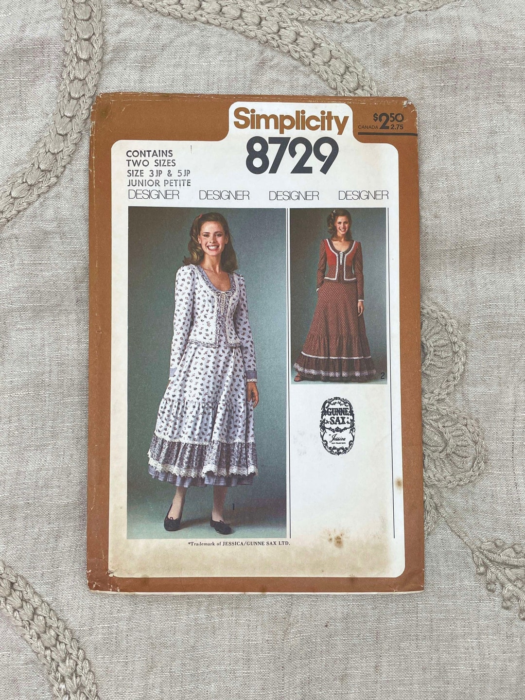 Simplicity 8729 Gunne Sax 1970s Tiered Skirt and Lace Front Bodice ...