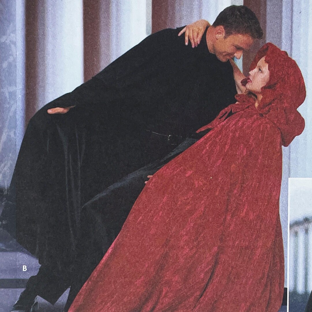 Simplicity 9452 Kinsale Cloak Pattern With Collar and Capelet or Hood ...