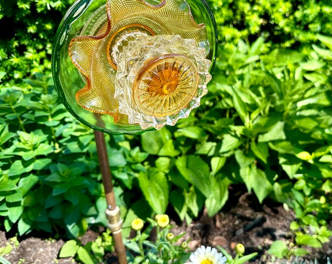 Nodding Flower, Garden, Dish Flower, Garden Art, Yard Art, Cottagecore ...