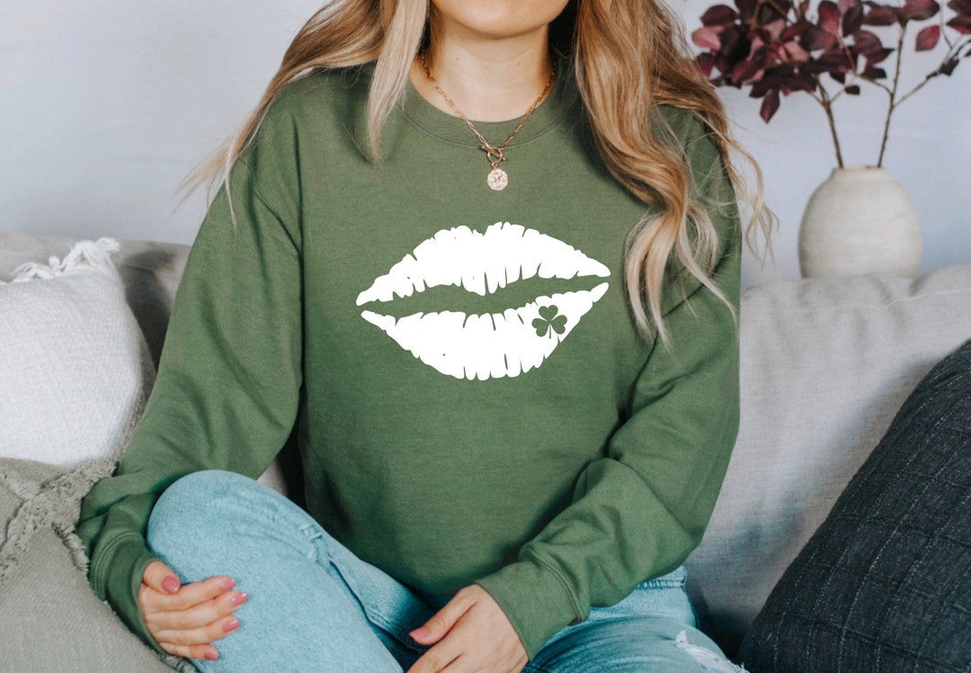 Distressed Kiss Lips Shamrock Mama Retro St Patrick's Day Sweater ...