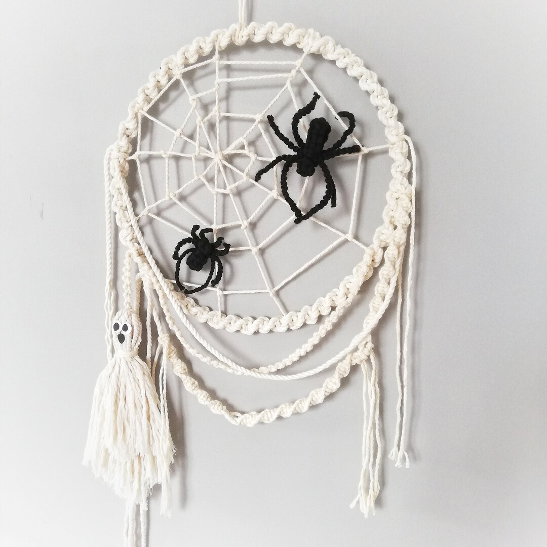Spooky Macrame Wreath With Black Spiders, Halloween Macrame Wall Decor ...