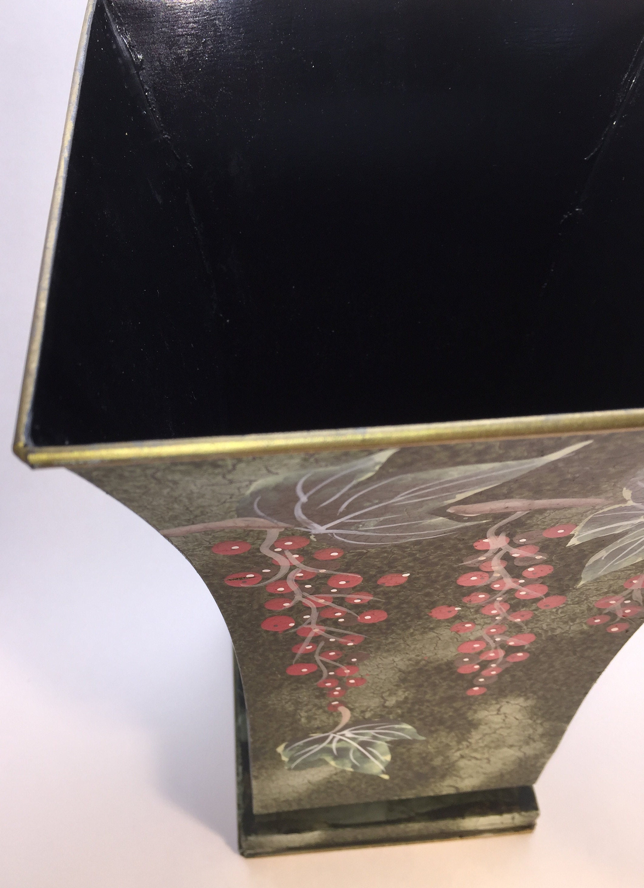 Toleware Painted Metal Cache Pot With Ivy and Berries Craquelure Finish ...