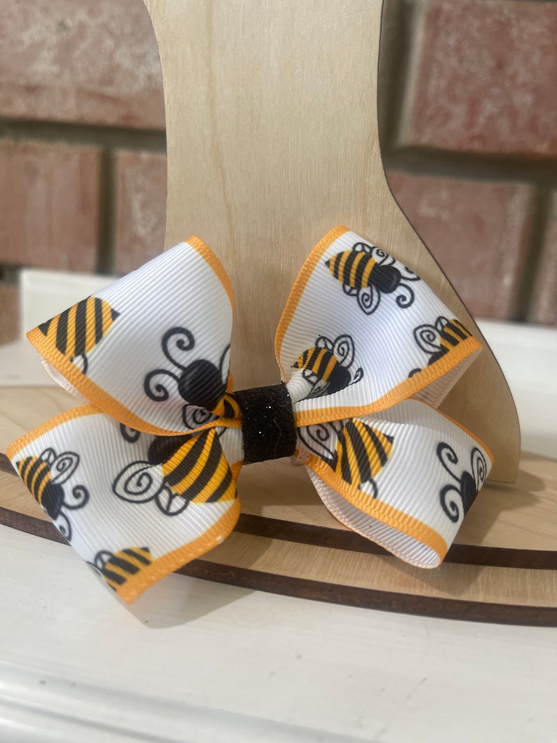 Bee Boutique Bow - Etsy
