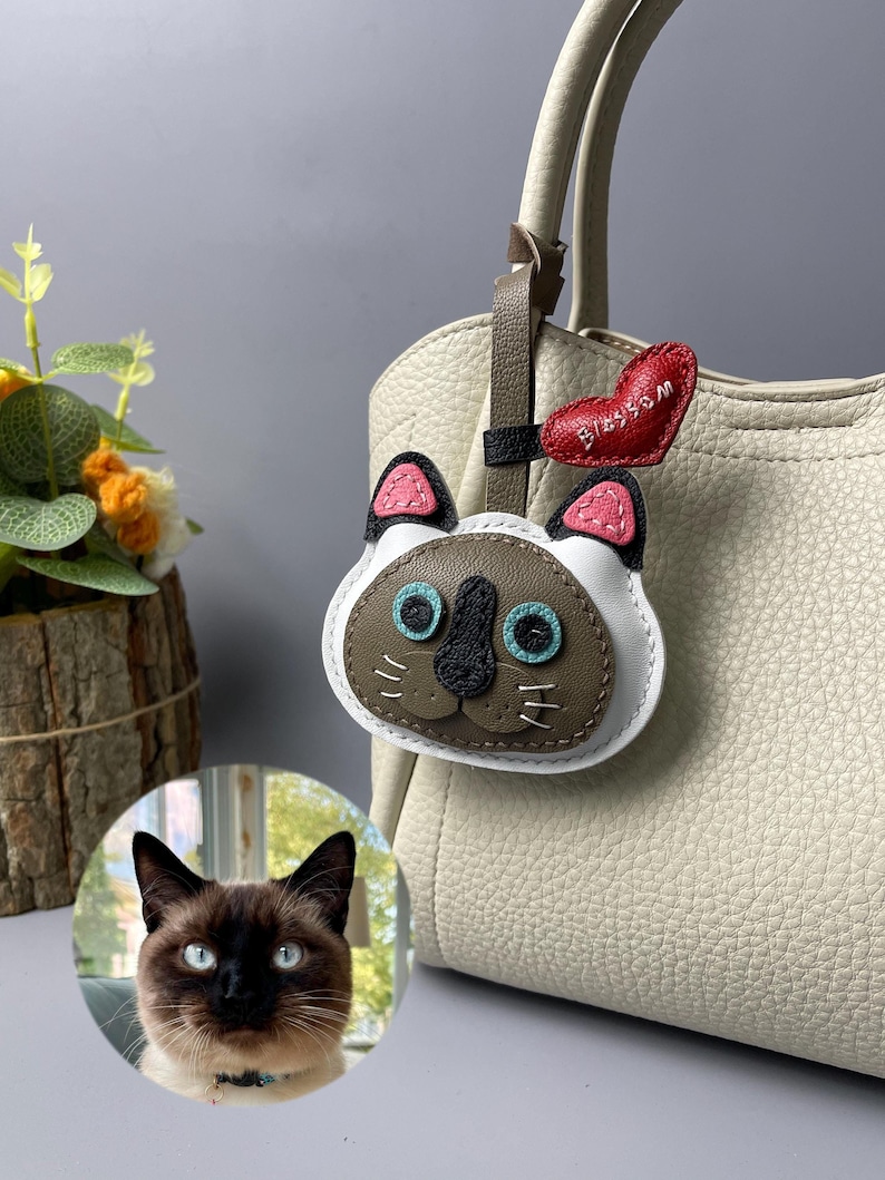 Custom Cat Portrait Leather Bag Charm: Personalized Keychain - Etsy